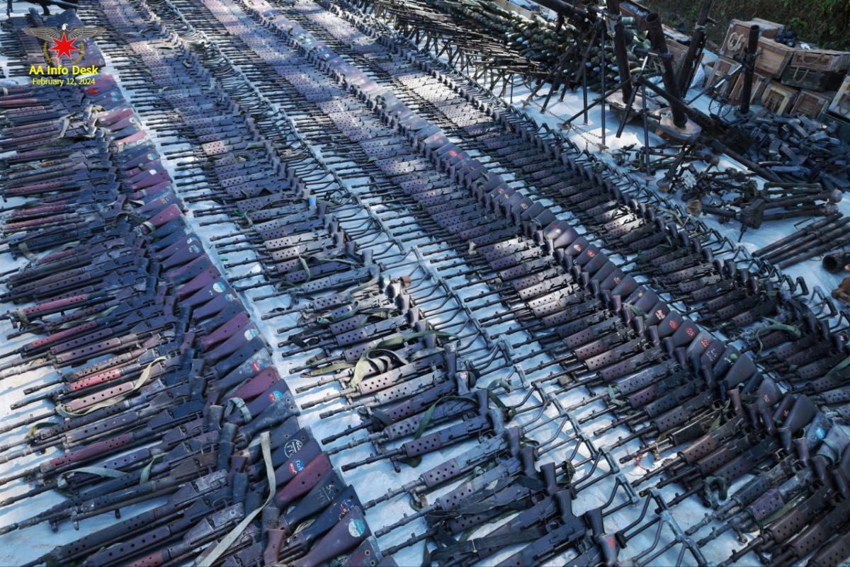 မြောက်ဦးအခြေစိုက် ခမရ ၃၇၇ နှင့် ခမရ ၃၇၈ တို့မှ သိမ်းဆည်းရမိသော လက်နက်ခဲယမ်းမီးကျောက်များအား