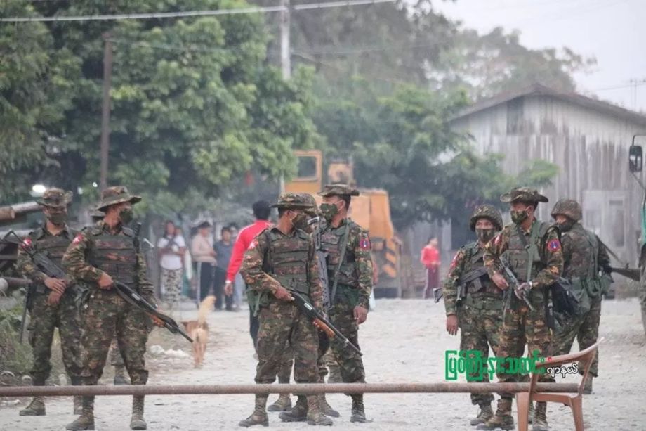 ကာမိုင်းမြို့တွင် စစ်ကိုင်းဘက်မှ ရောက်ရှိလာသည့် စစ်ကောင်စီတပ်သားများက စစ်ဆေးမှုများ တင်းကြပ