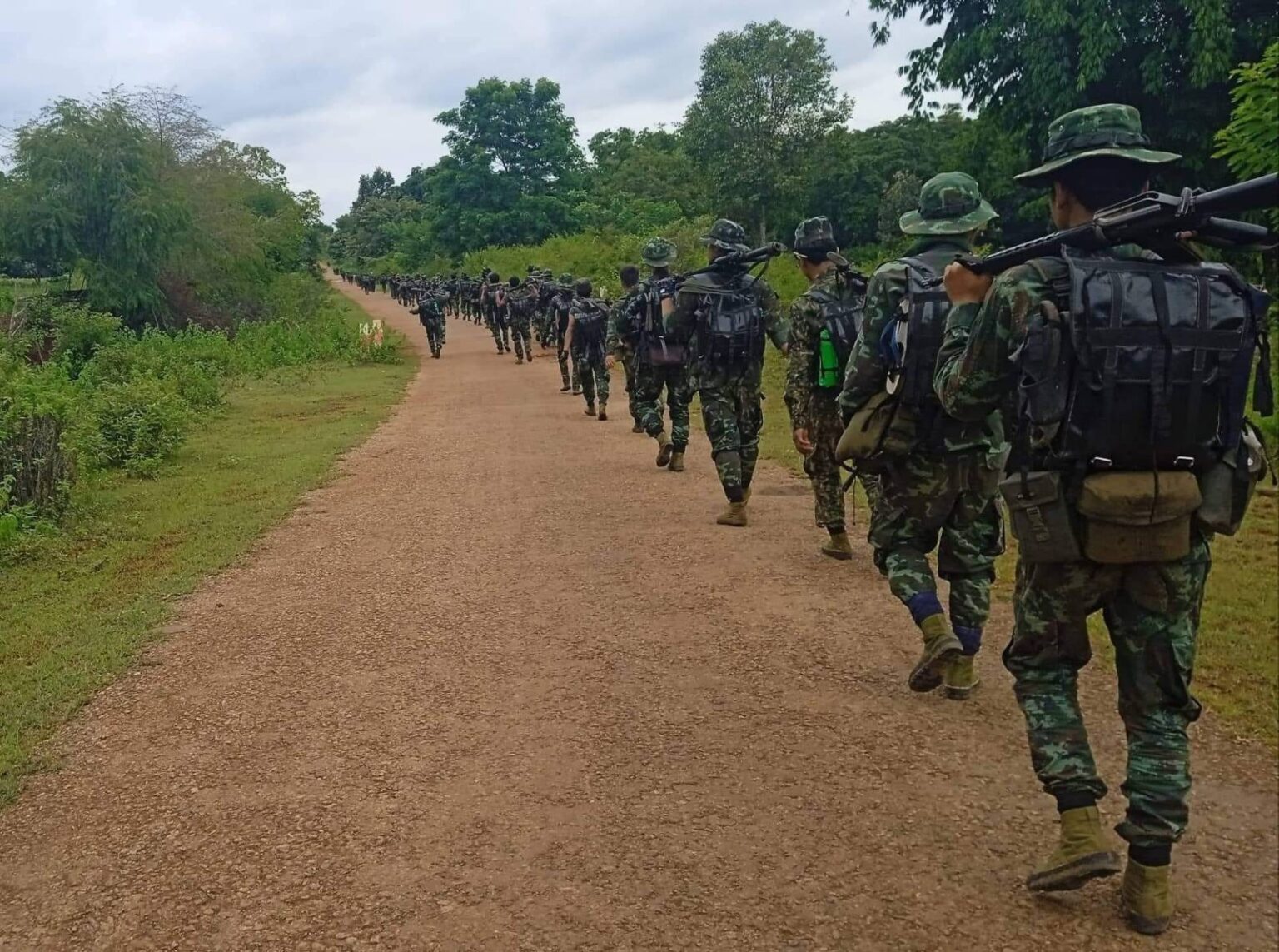 မယ်စဲ့မြို့နယ်ရှိ စစ်ကောင်စီတပ် စခန်းတစ်ခုကို ကရင်နီပူးပေါင်းတပ်မှ ထပ