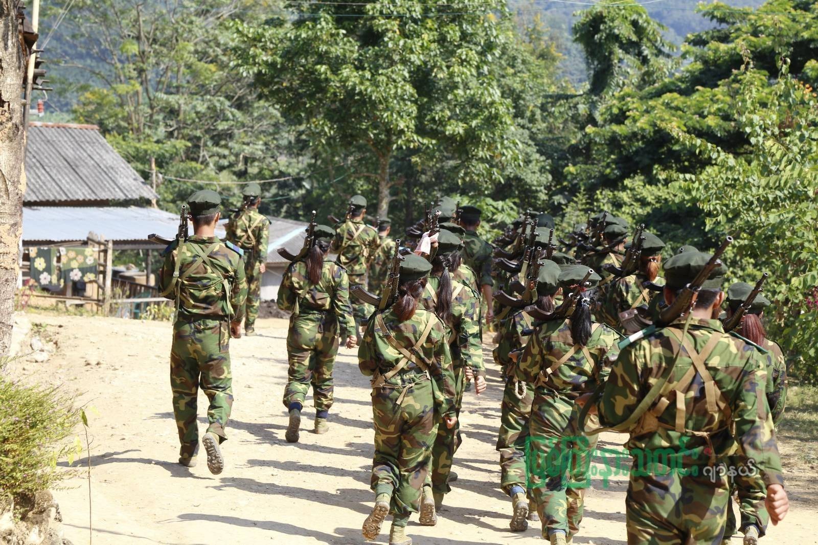 ဝိုင်းမော် လိုင်ဇာလမ်းပေါ်က ဆမားလမ်းခွဲတွင် စစ်ကောင်စီနှင့် Kia တို့ တိုက်ပွဲပြင်းထန်နေ နိုင