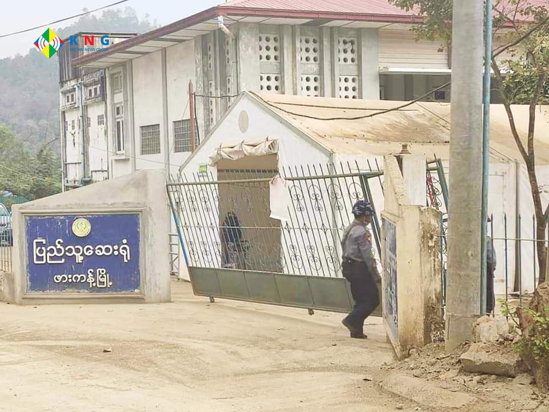 ဆေးရုံတက်နေတဲ့ စရဖ အရာရှိတစ်ဦး၊ ရဲတပ်သား ၂ ဦးတို့ သေနတ်နဲ့ ထပ်မံပစ်ခံရ နိုင်ငံတကာမြန်မာ့သတင်း