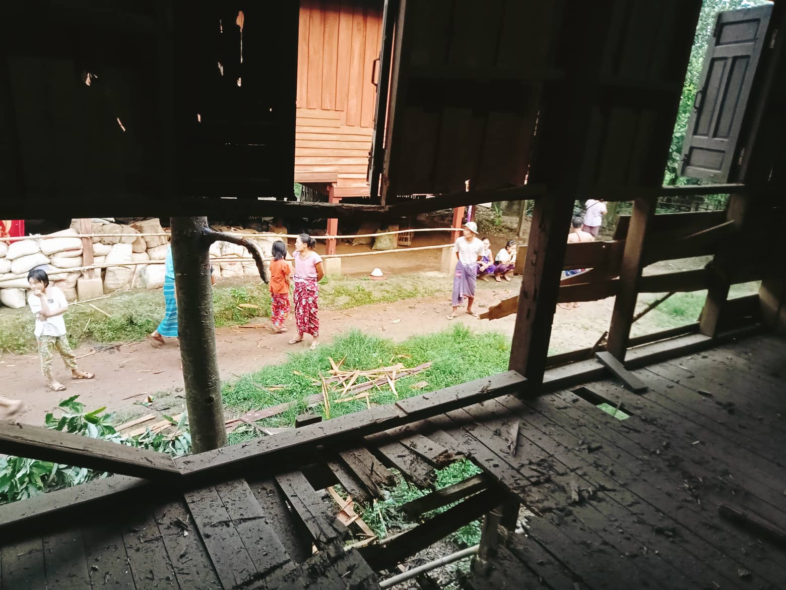 BGF နှင့် စစ်ကောင်စီတို့ မှားယွင်းပစ်ခတ်မှုဖြစ်၊ လက်နက်ကြီးကြောင့် လူနေအိမ်နှင့် နွား ၈ကောင ...