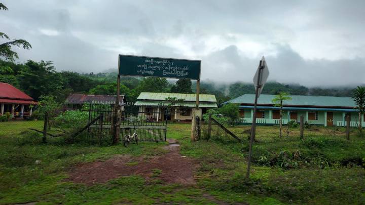 လက်နက်ကြီးကြောင့် လူနေအိမ်ထိမှန်၊ စစ်ကောင်စီတပ် ရွာသားကြက်ဝက်များ သတ်ဖြတ်စားသောက် နိုင်ငံတကာမ