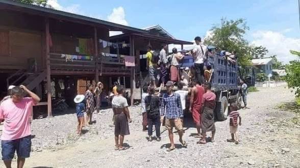 Thousands flee to India and Kale as junta advances along Kale–Tamu Road ...