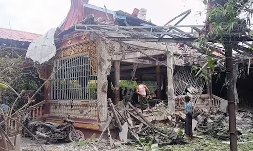 စစ်ကိုင်းတိုင်း၊ လင်းတလူးကျေးရွာ စစ်ဘေးရှောင်ဘုန်းကြီးကျောင်းကို စစ်ကောင်စီဗုံးကြဲ၍ စစ်ဘေးရှောင