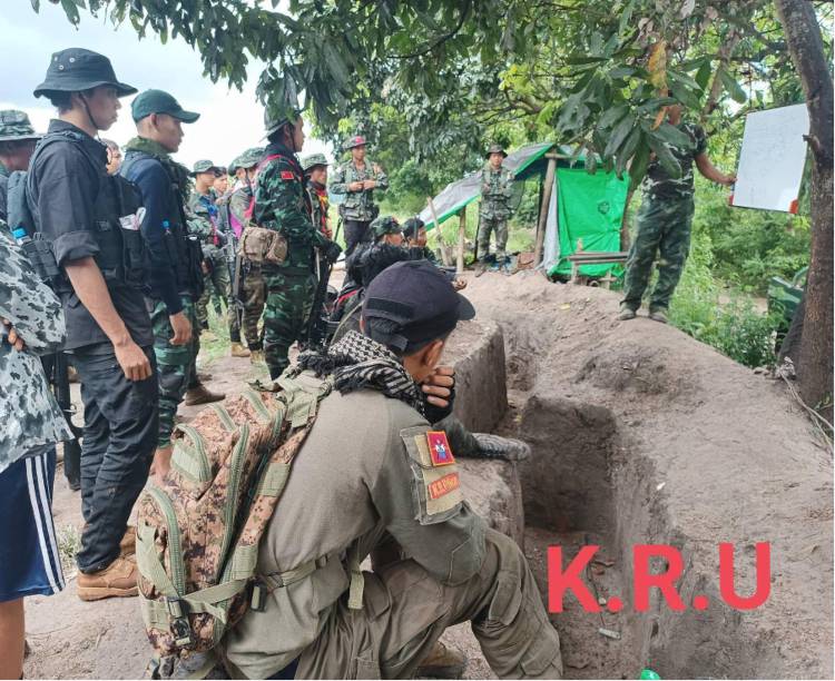 စစ်ကောင်စီတပ်စခန်း သွားရောက်တိုက်ခိုက်မှုတွေ မှာ လက်နက်အင်အားမမျှတဲ့အတ