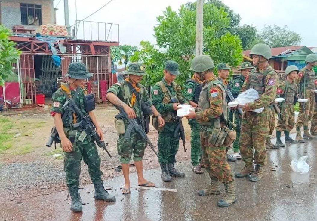 ကျုံဒိုးစစ်ရှောင်များ နေရပ်ပြန်မလာပါက အိမ်သိမ်းမည်ဟု စစ်ကောင်စီ ခြိမ်းခြောက် နိုင်ငံတကာမြန