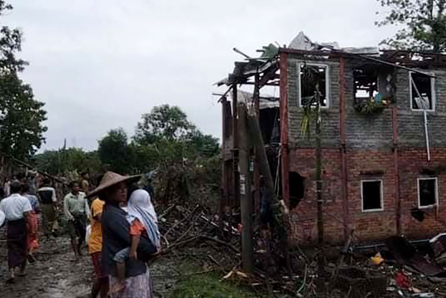 တောင်ကုတ်မြို့ လေကြောင်းဗုံးကြဲခံရမှုကြောင့် ညဈေးတန်း မီးလောင်ပျက်စီး