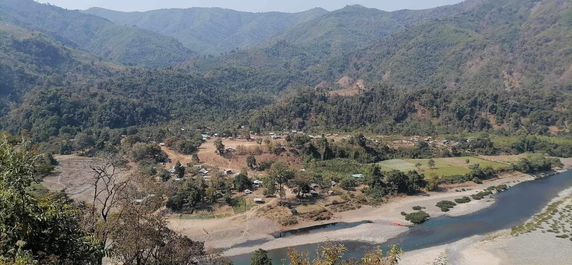 ပလက်၀မြို့နယ်ထဲက ဟုမ်းကျေးရွာကို စစ်ကောင်စီဗုံးကြဲ အရပ်သား ၇ ဦးသေဆုံး နိုင်ငံတကာမြန်မာ့သတင်း