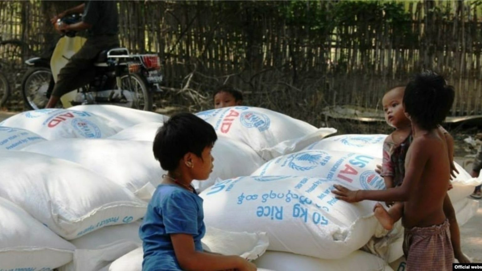 WFP ပေးသည့်ဆန် စားရန်အဆင်မပြေ စစ်ရှောင်များ ဒေသထွက်ဆန်ဖြင့် လဲလှယ်ပြီး စားနေရ | နိုင်ငံတကာမြန ...