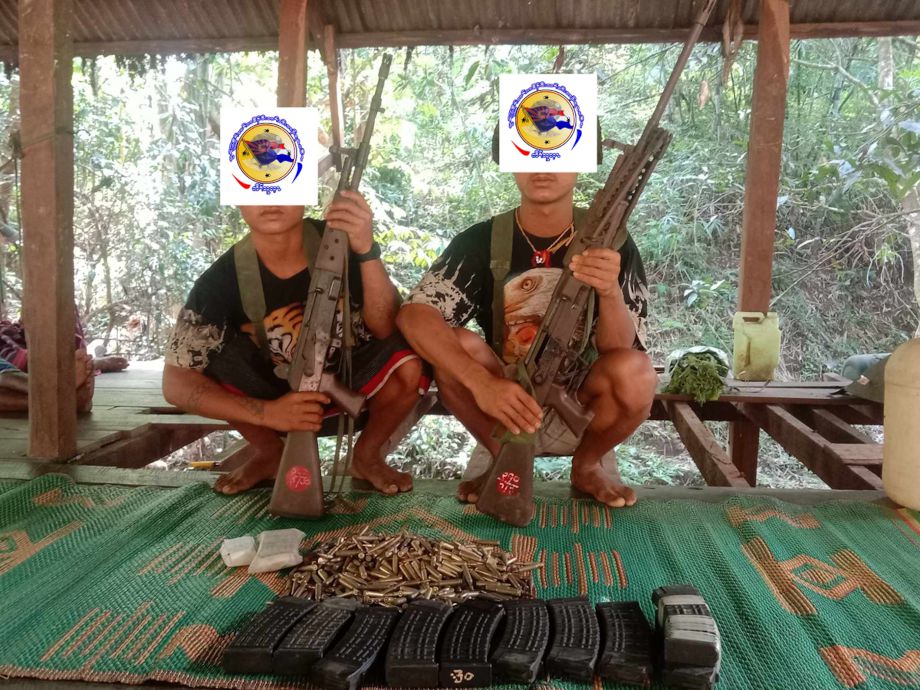 လက်နက်နှင့်အတူ အလင်းဝင်လာသော စစ်ကောင်စီတပ်သား ၄ ဦးကို ကျပ် ၁၅ သိန်းစီ ကေအဲန်ယူချီးမြှင့် နိုင