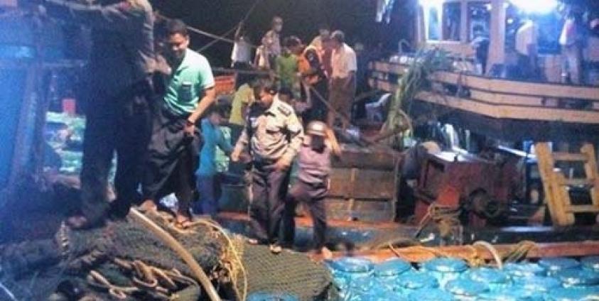 Fishing Boat Sinks off Arakan State | Burma News International