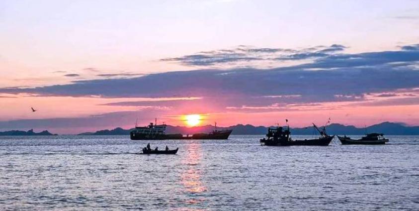Fisheries Department tracks fishing boats off Arakan coast via vessel ...