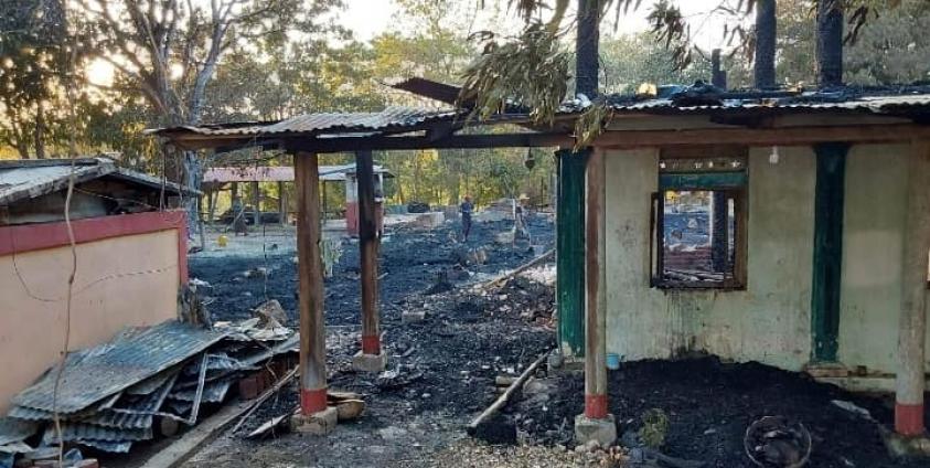 ထားဝယ် ဝကုန်းရွာကို စစ်ကောင်စီတပ် မီးရှို့နေတာကြောင့် ရွာလုံးကျွတ် ထွက်ပြေးနေရ နိုင်ငံတကာမြန