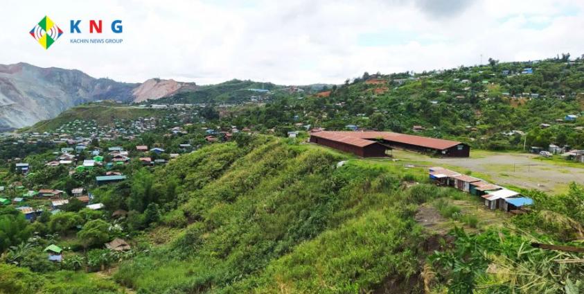 ဖားကန့်တွင် ကုမ္ပဏီဝင်းတစ်ခုအတွင်း တပ်စွဲထားသည့် စစ်ကောင်စီတပ်စခန်းတစ