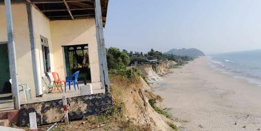 Landslides at Kyaukphyu’s Zin Chaung Beach a growing concern, local ...