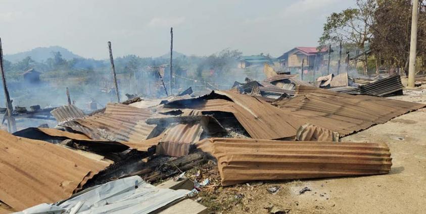 ဖားကန့်မြို့အနီး မအူပင်ကျေးရွာတစ်ခုလုံး မီးရှို့ဖျက်ဆီးခံရ နိုင်ငံတကာမြန်မာ့သတင်း