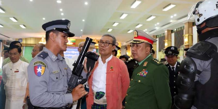 Two policemen receive the honorable awards for helping Tatmadaw | Burma ...