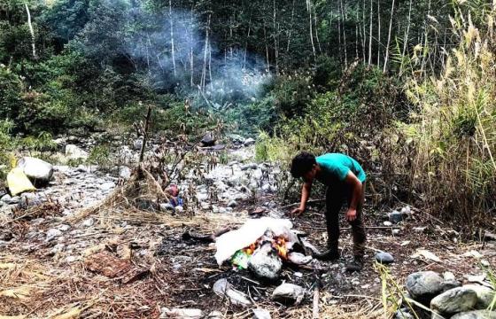 ထီးချိုင့်တွင် စစ်တပ် ဂျက်လေယာဉ်ဖြင့် ဗုံးကျဲတိုက်ခိုက်သဖြင့် အရပ်သား ၃ ဦး သေဆုံး နိုင်ငံတကာမ